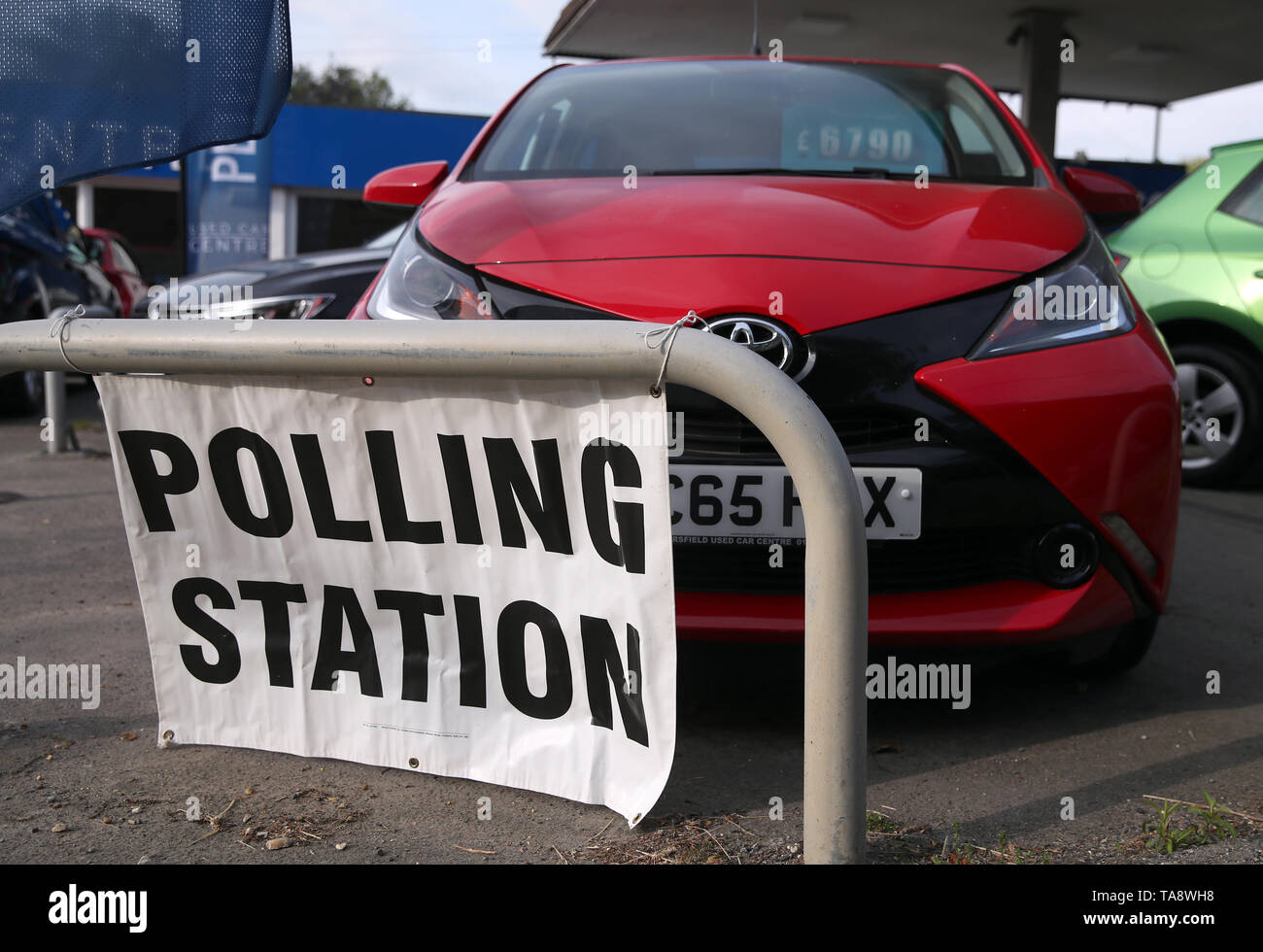 Polling station set up petersfield used car centre hi-res stock ...