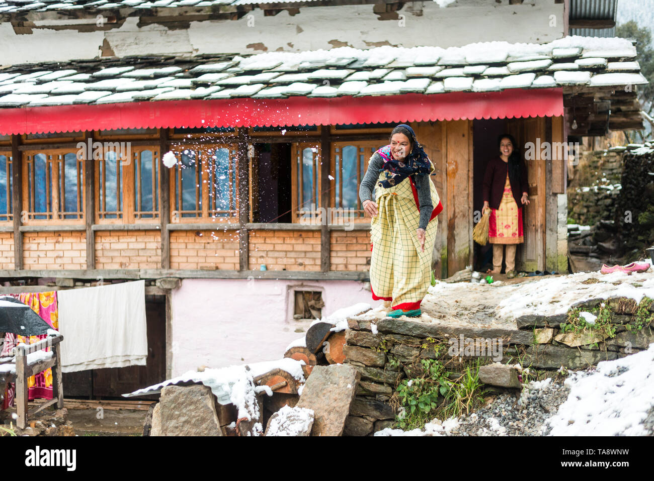 Woman in traditional dress manali hi-res stock photography and images ...