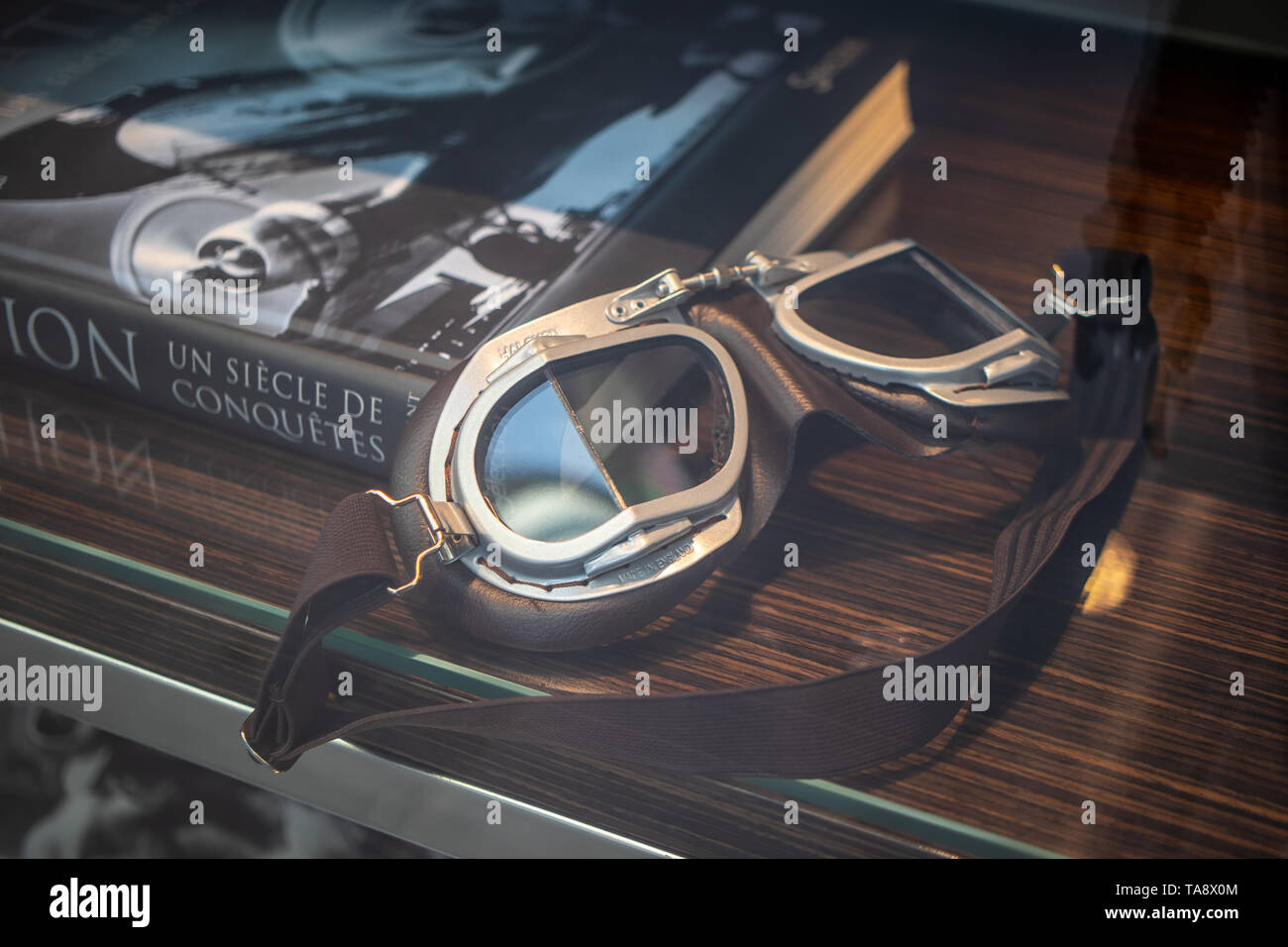 Vintage pilot goggles hi-res stock photography and images - Alamy