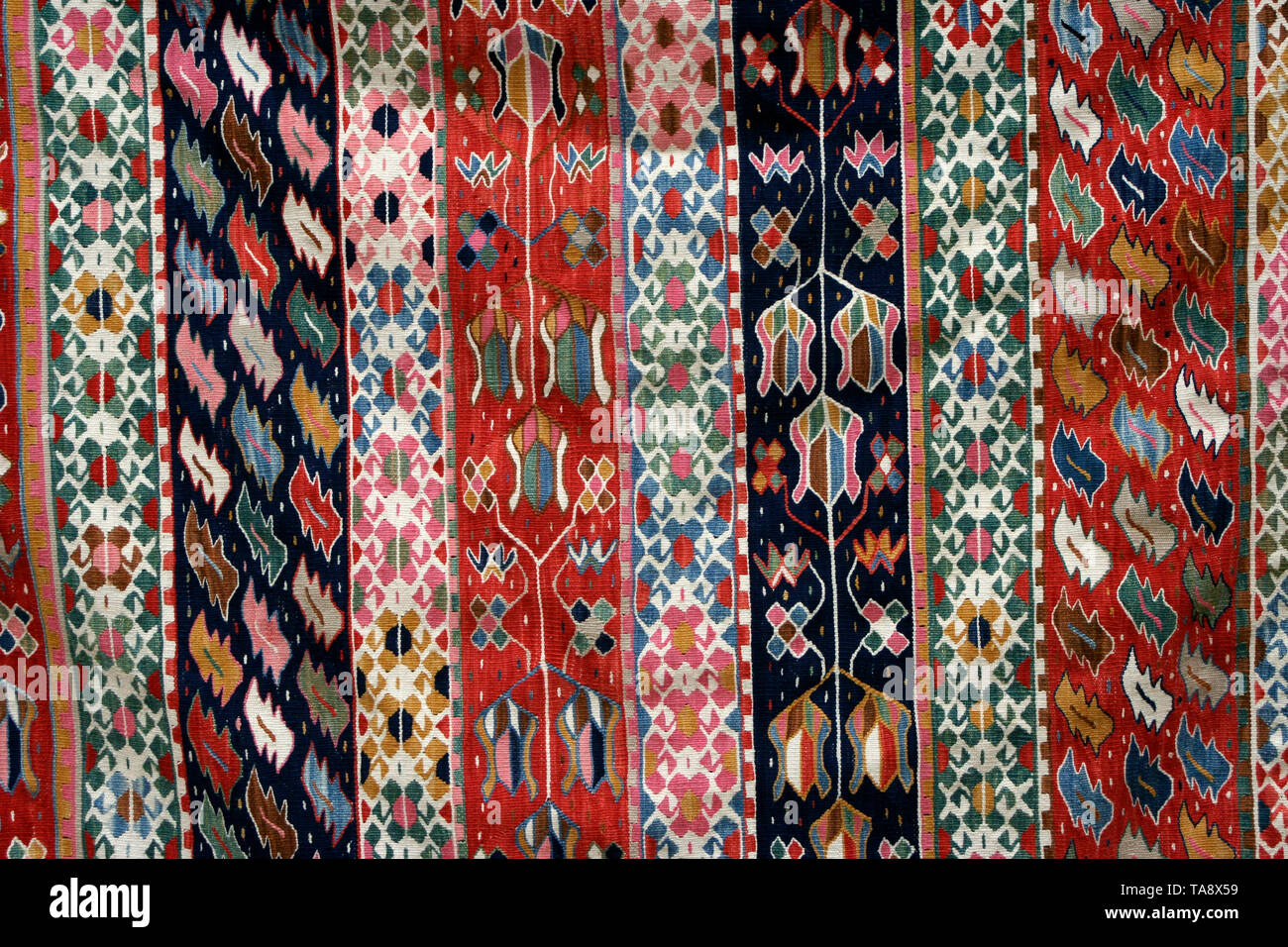 Rug weaving iran hi-res stock photography and images - Alamy