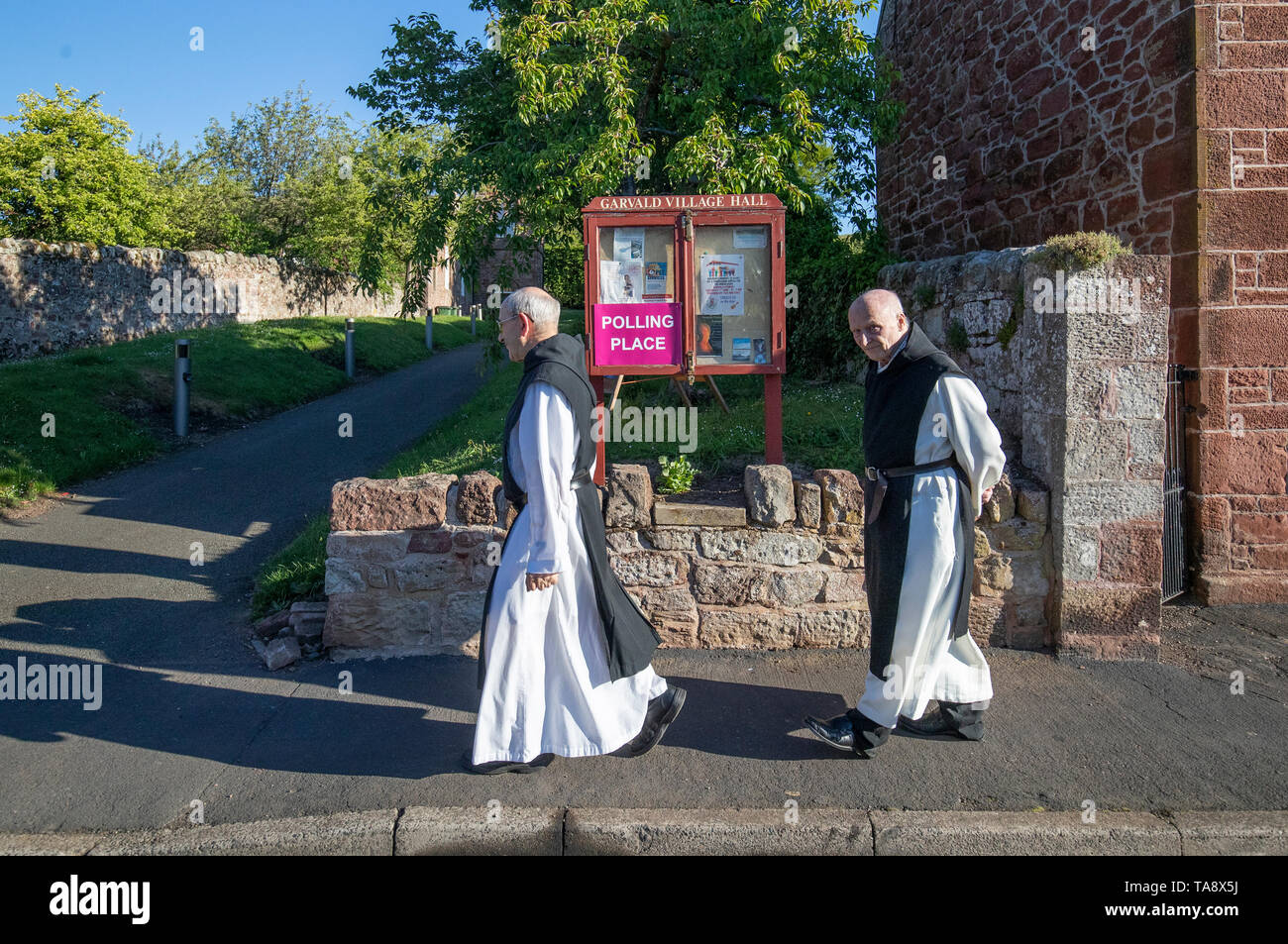 Father leonard norman hi-res stock photography and images - Alamy