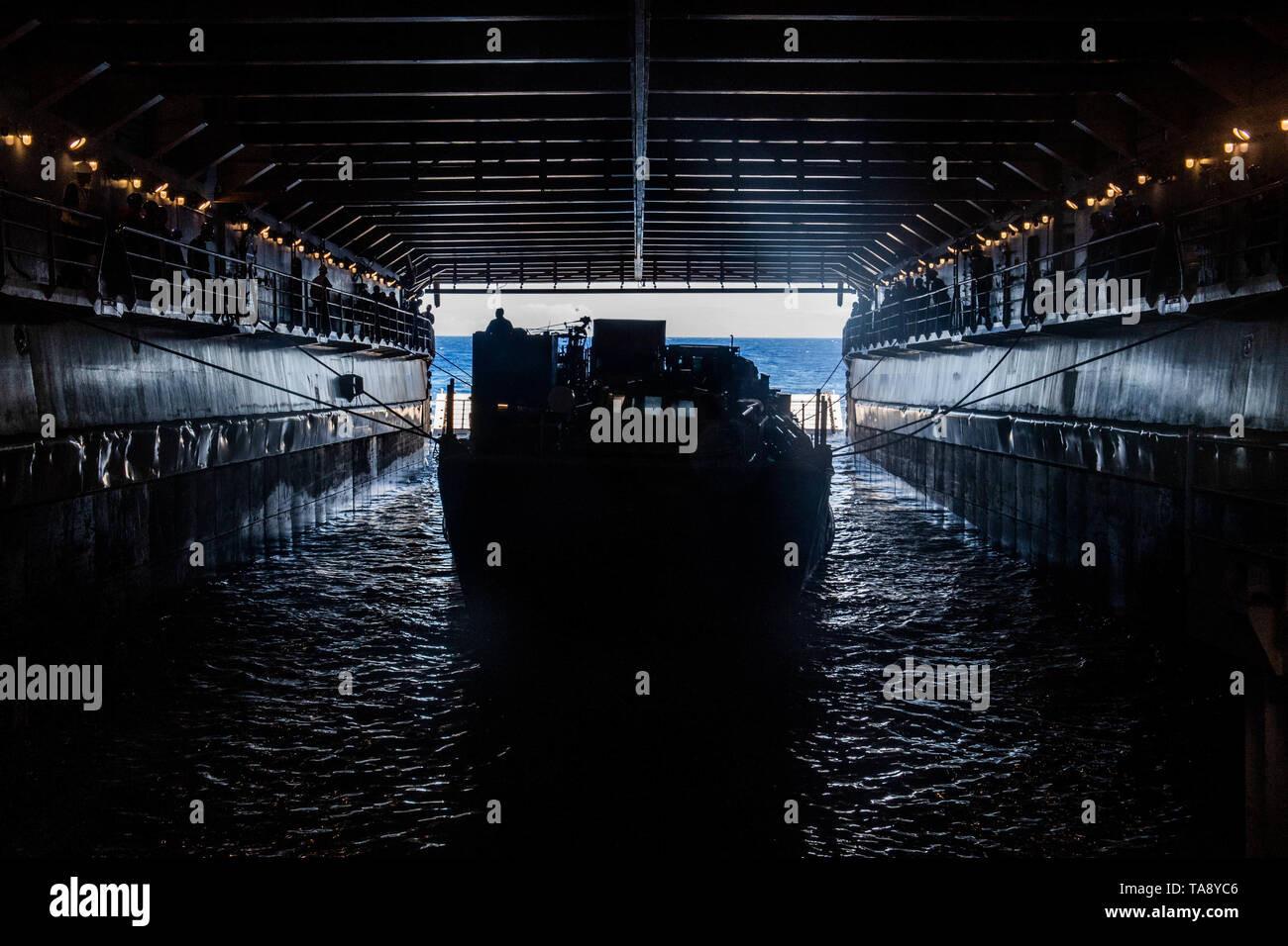 Well deck operations hi-res stock photography and images - Alamy