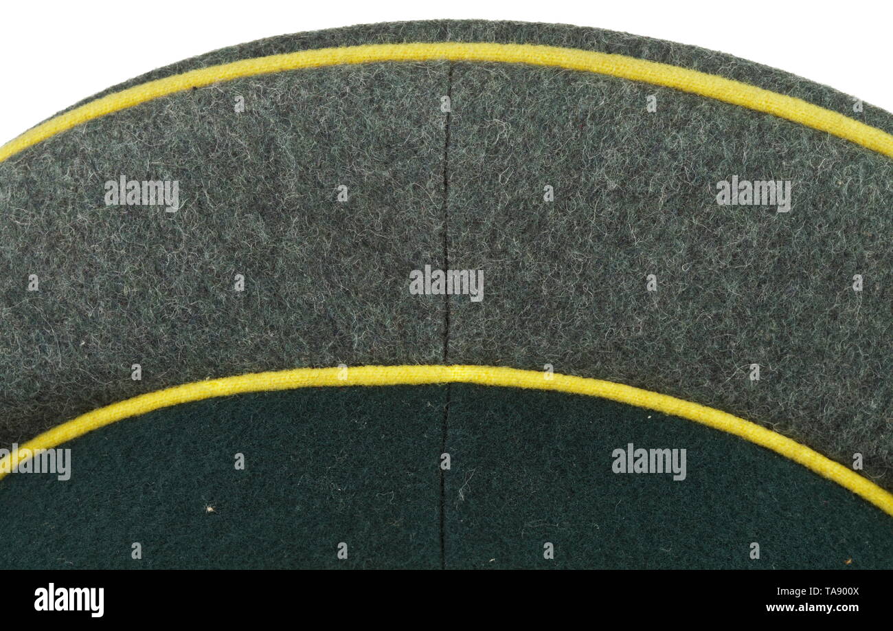 A visor cap for officers of the signal troops A privately purchased ...