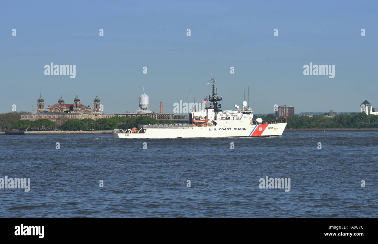 NEW YORK – Coast Guard Cutter Campbell, a 270-foot medium endurance ...