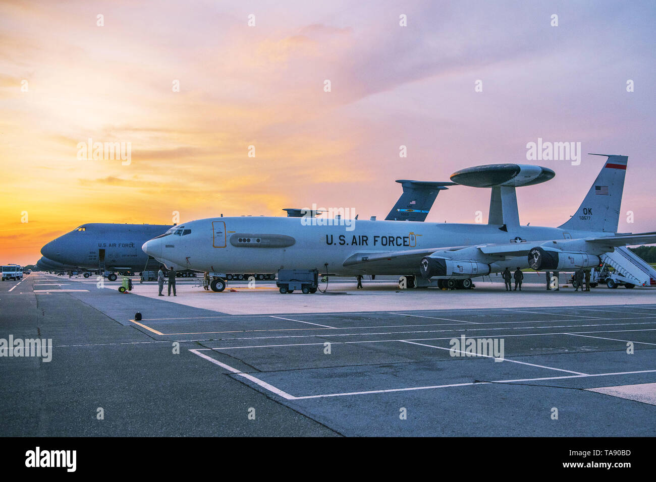 436th aircraft maintenance squadron hi-res stock photography and images ...