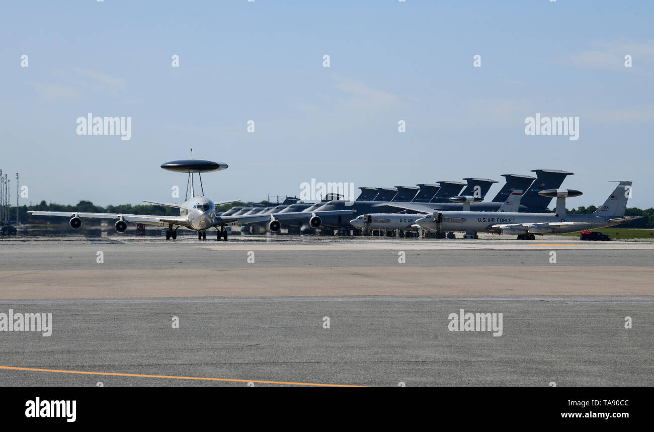 Airborne warning system hi-res stock photography and images - Alamy