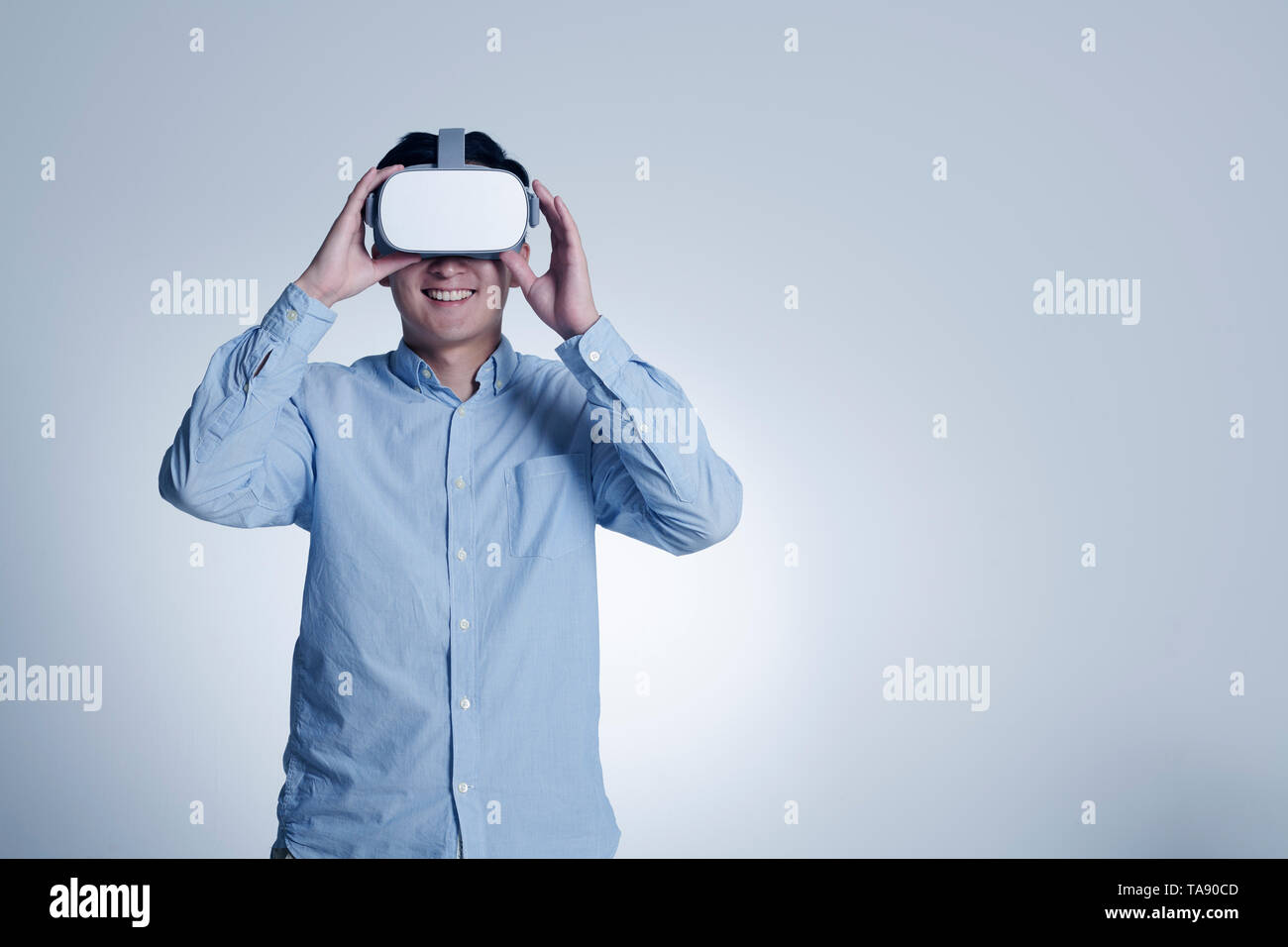 Young men using vr hi-res stock photography and images - Alamy