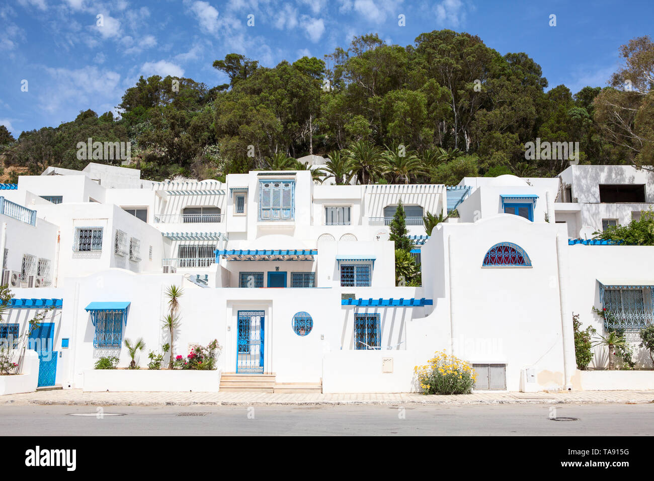 Tunisia building white blue hi-res stock photography and images - Alamy