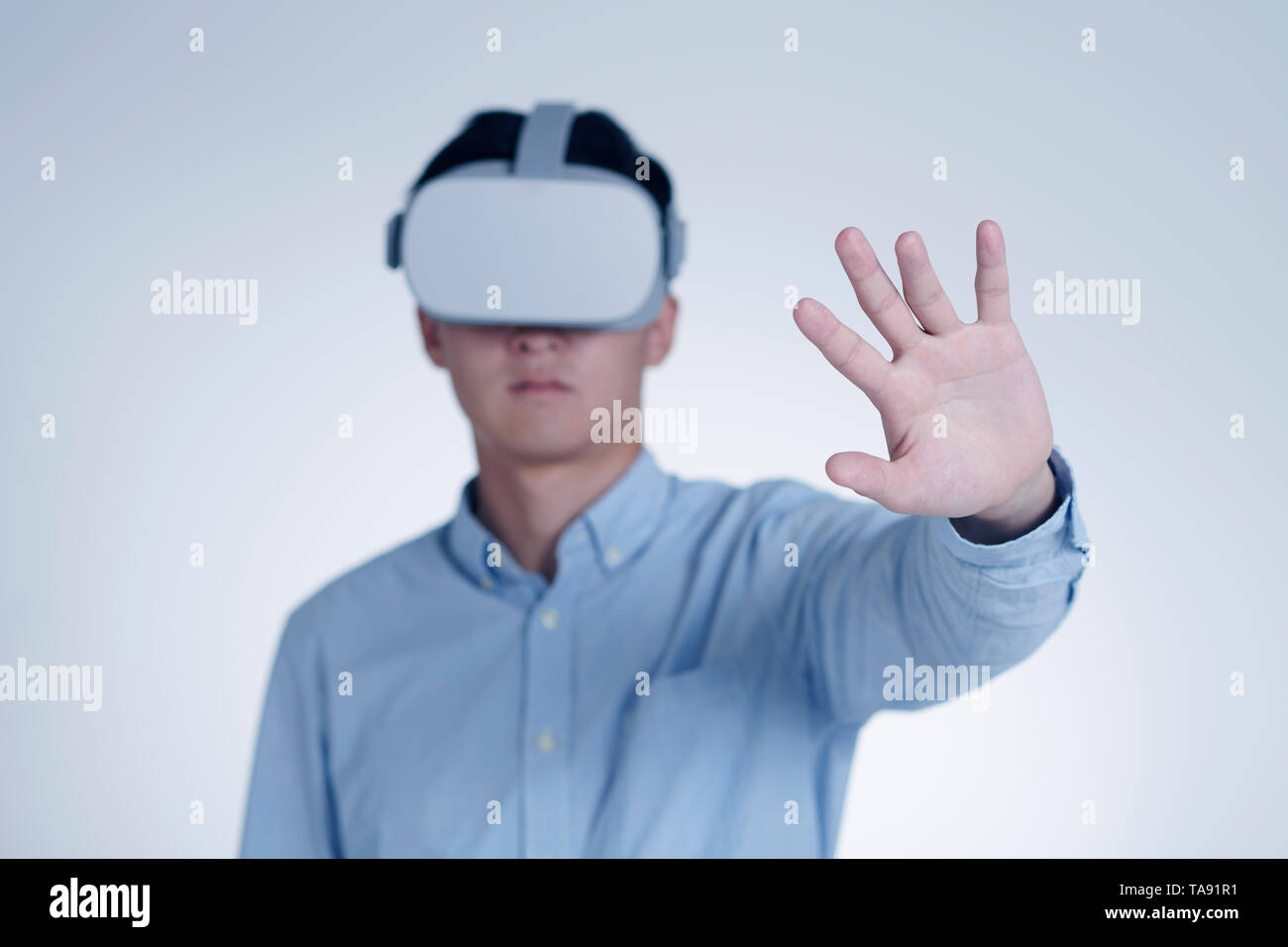 People wear vr goggles hi-res stock photography and images - Alamy