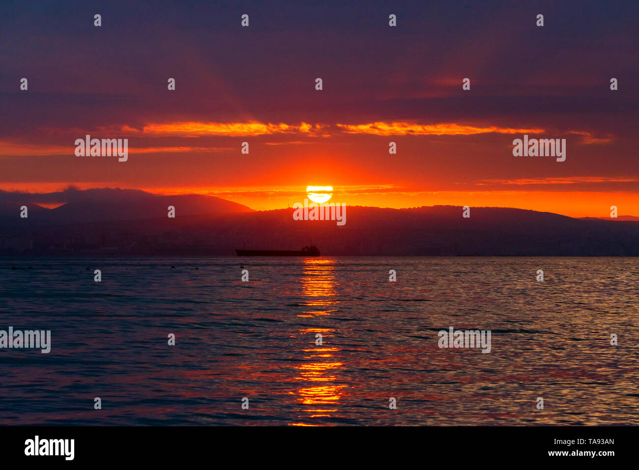 Amazing sunset on sea hi-res stock photography and images - Alamy