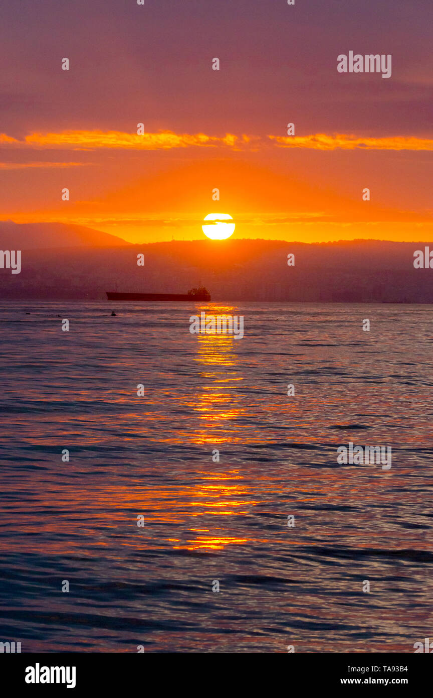 Incredibly beautiful sunset in sea. Amazing seascape. A holiday by the ...
