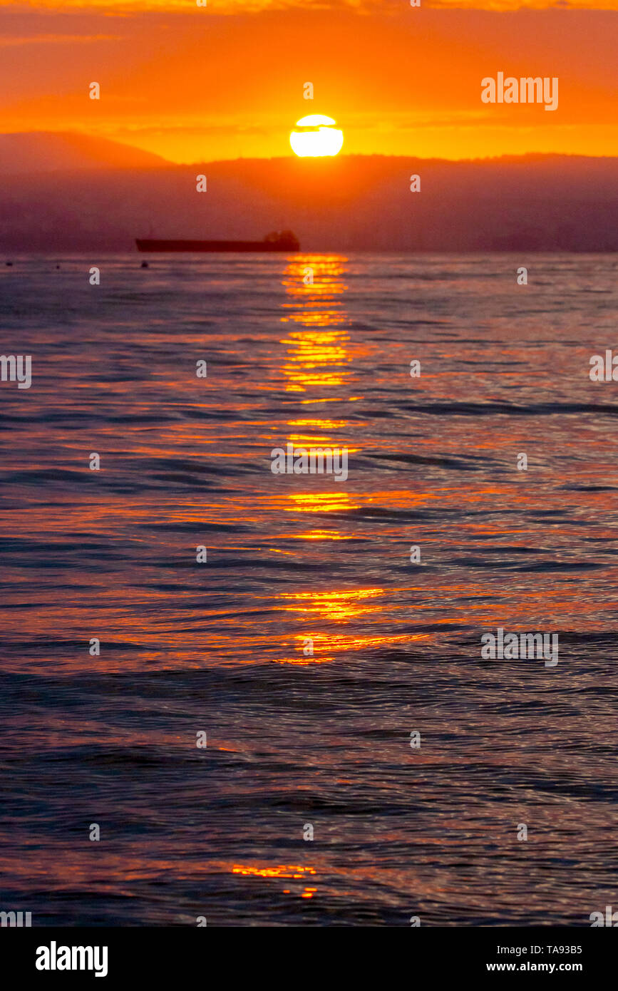 Amazing sunset on sea hi-res stock photography and images - Alamy