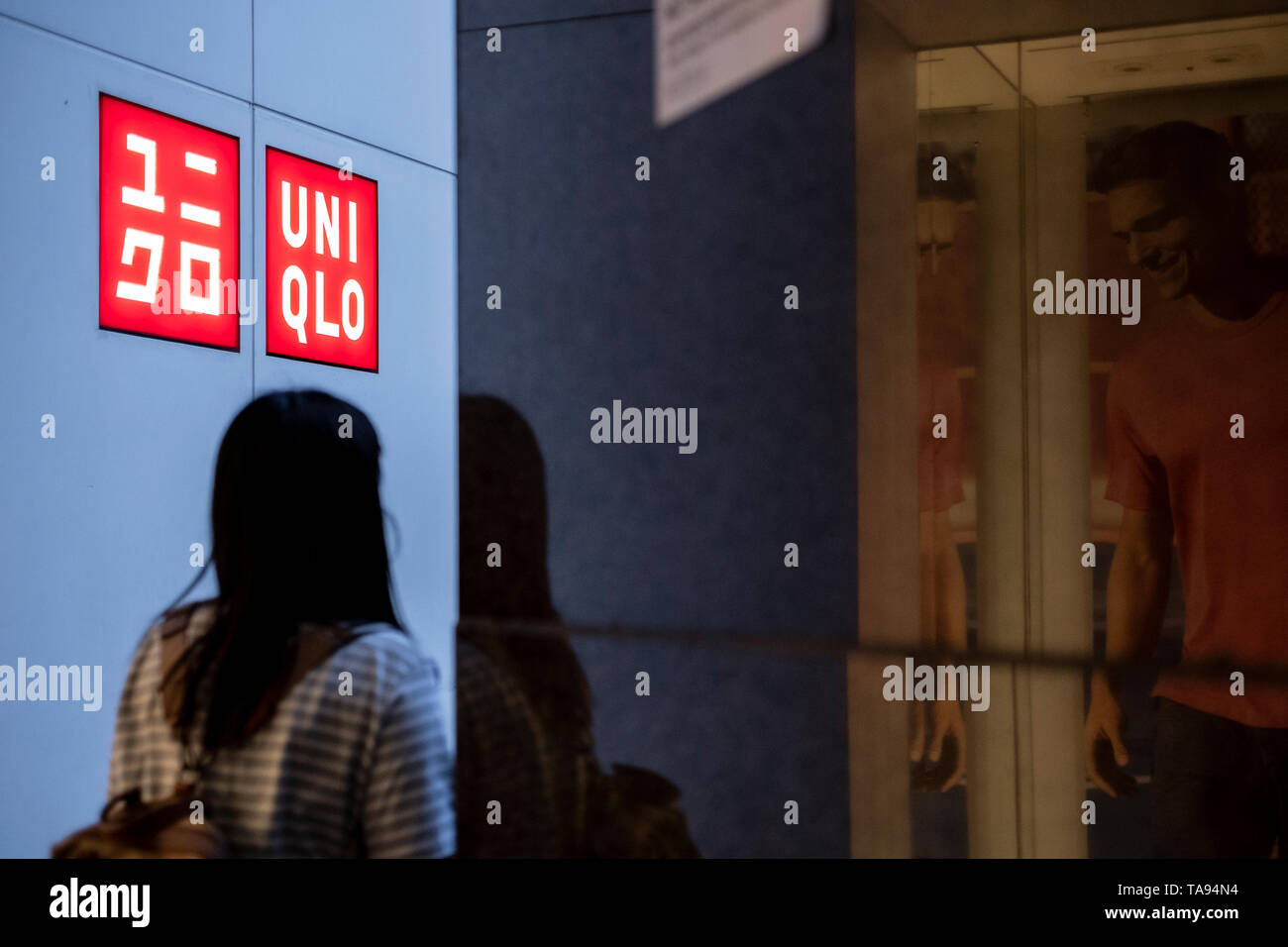 Uniqlo sign logo hi-res stock photography and images - Alamy