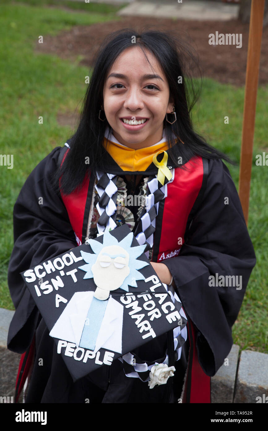 Graduation caps decorated hi-res stock photography and images - Alamy