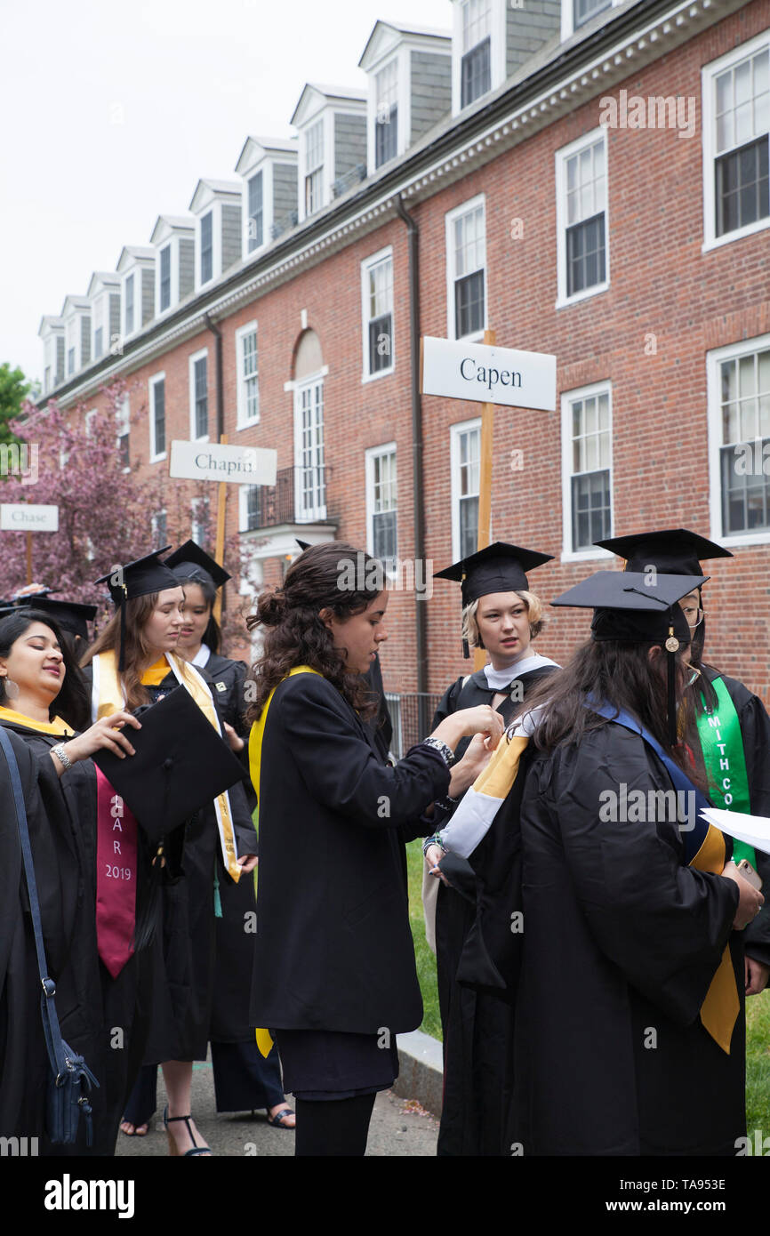 Graduation robes cap hi-res stock photography and images - Alamy