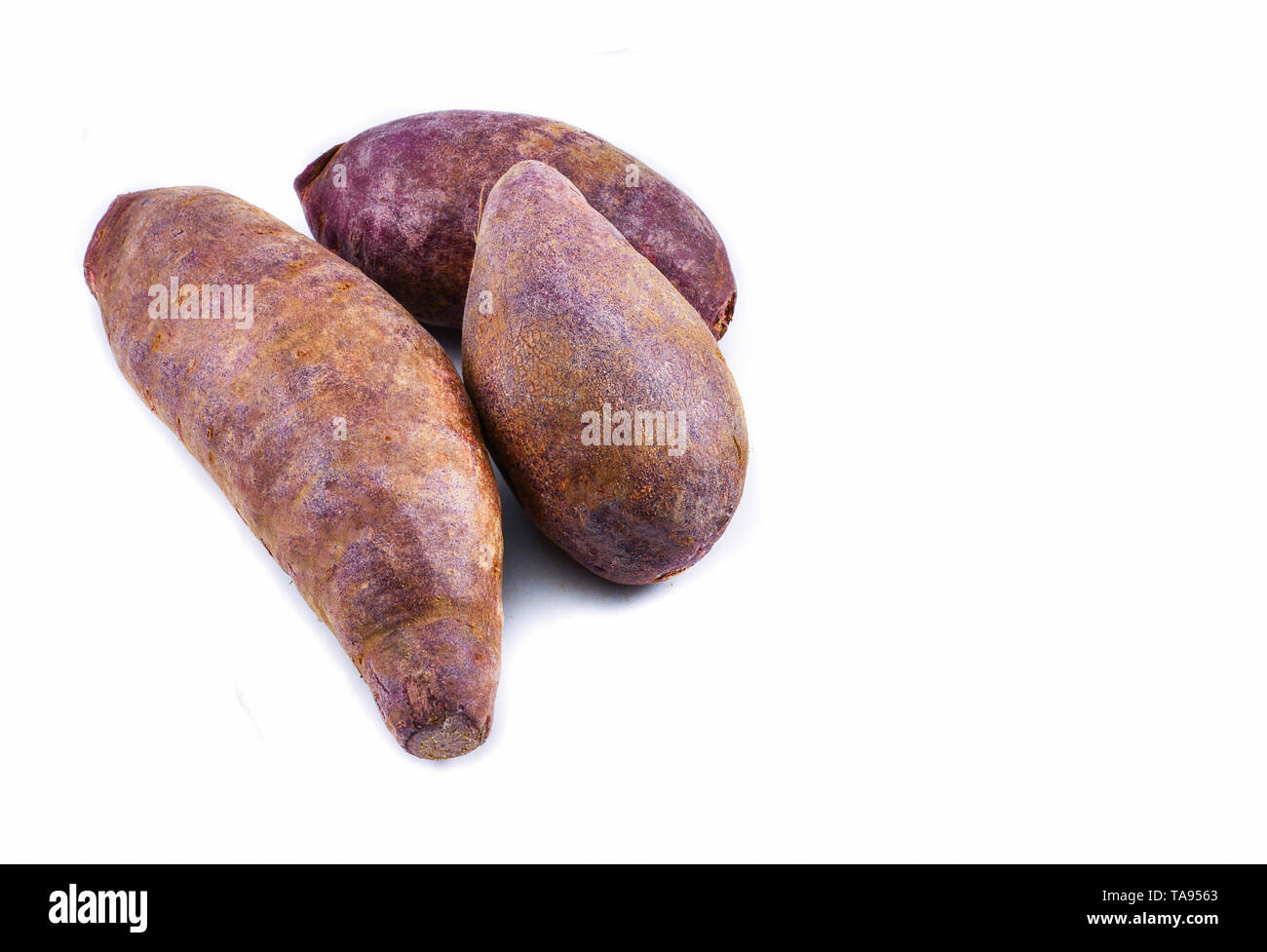 Yam purple isolated / Raw purple sweet yams sweet potato isolated on ...
