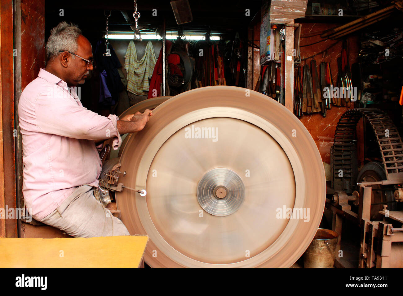 Sharpening process hi-res stock photography and images - Alamy