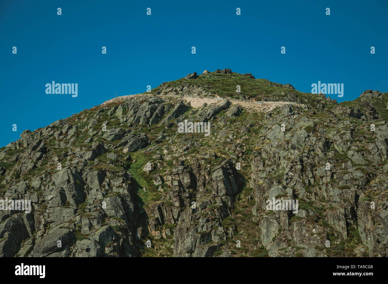 Cliff retaining wall hi-res stock photography and images - Alamy
