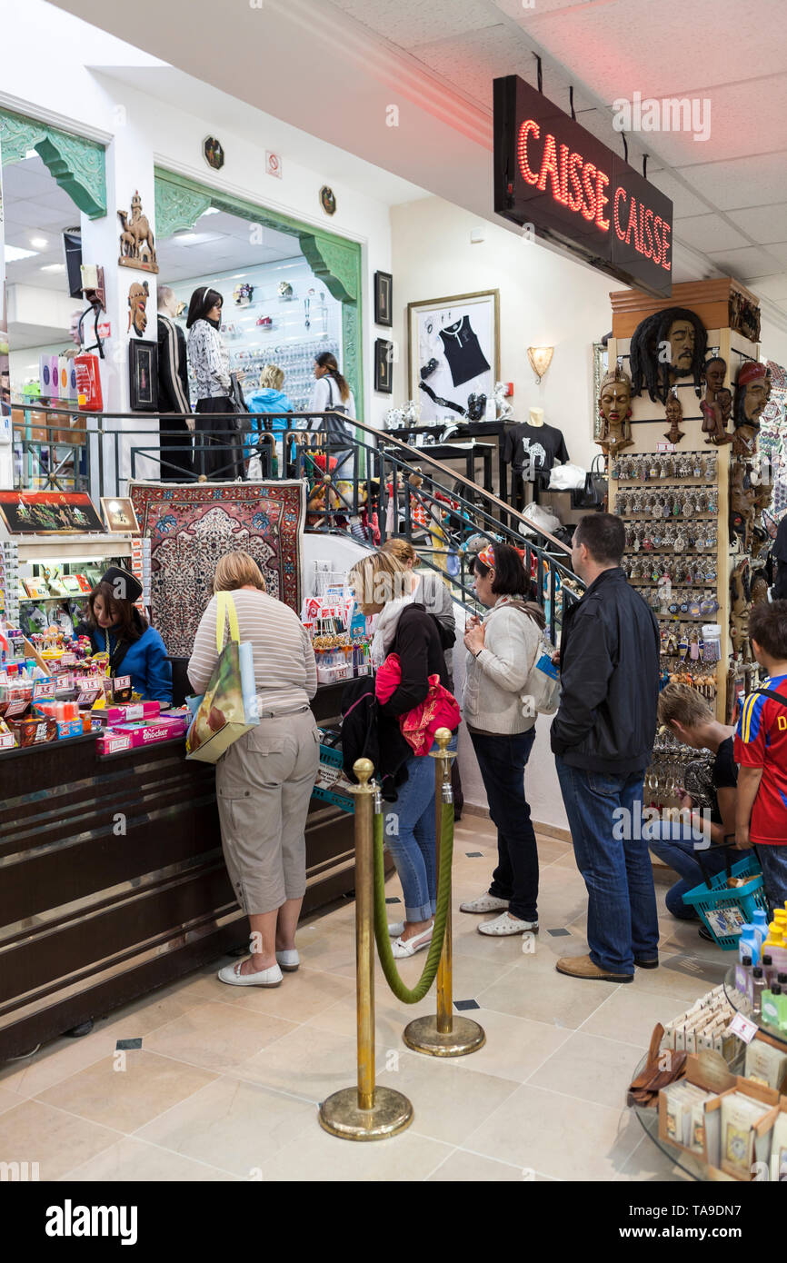 Cashier queue hi-res stock photography and images - Alamy
