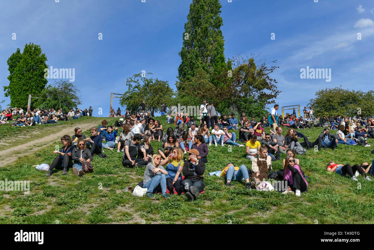 Mauerpark menschen hi-res stock photography and images - Alamy