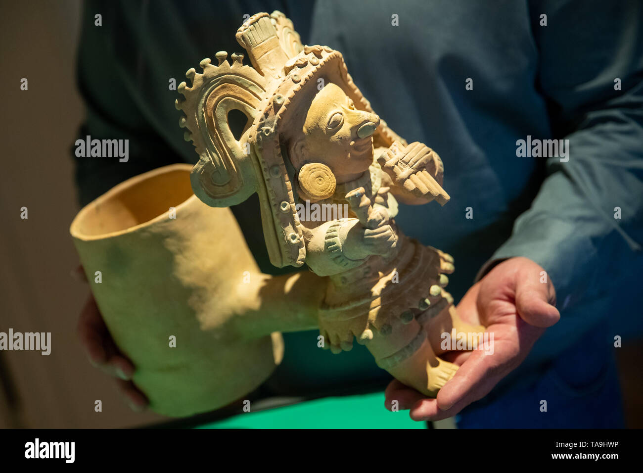 Old musical instruments hi-res stock photography and images - Alamy