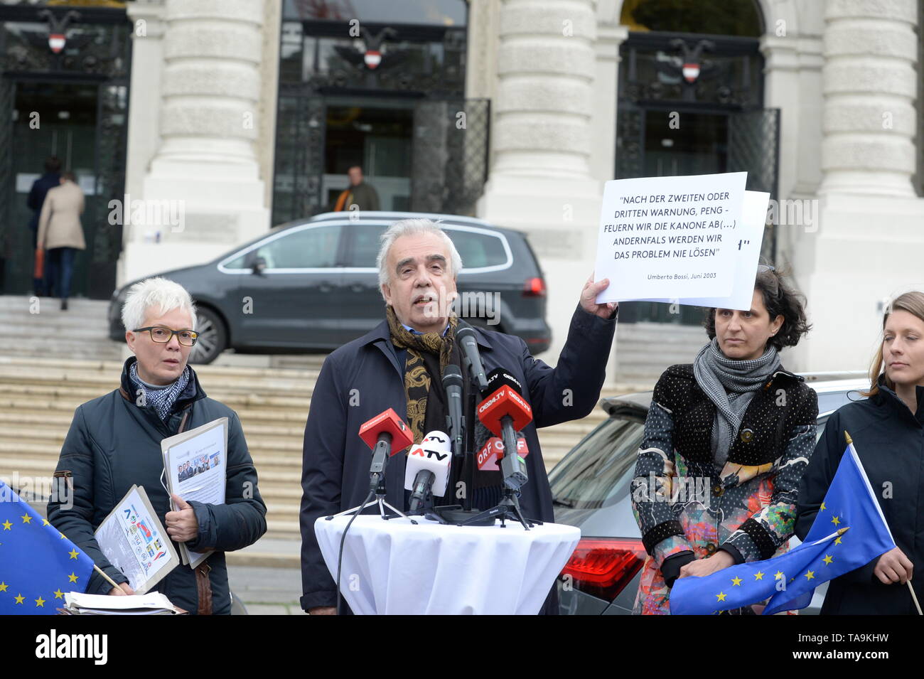 Second from l hi-res stock photography and images - Alamy