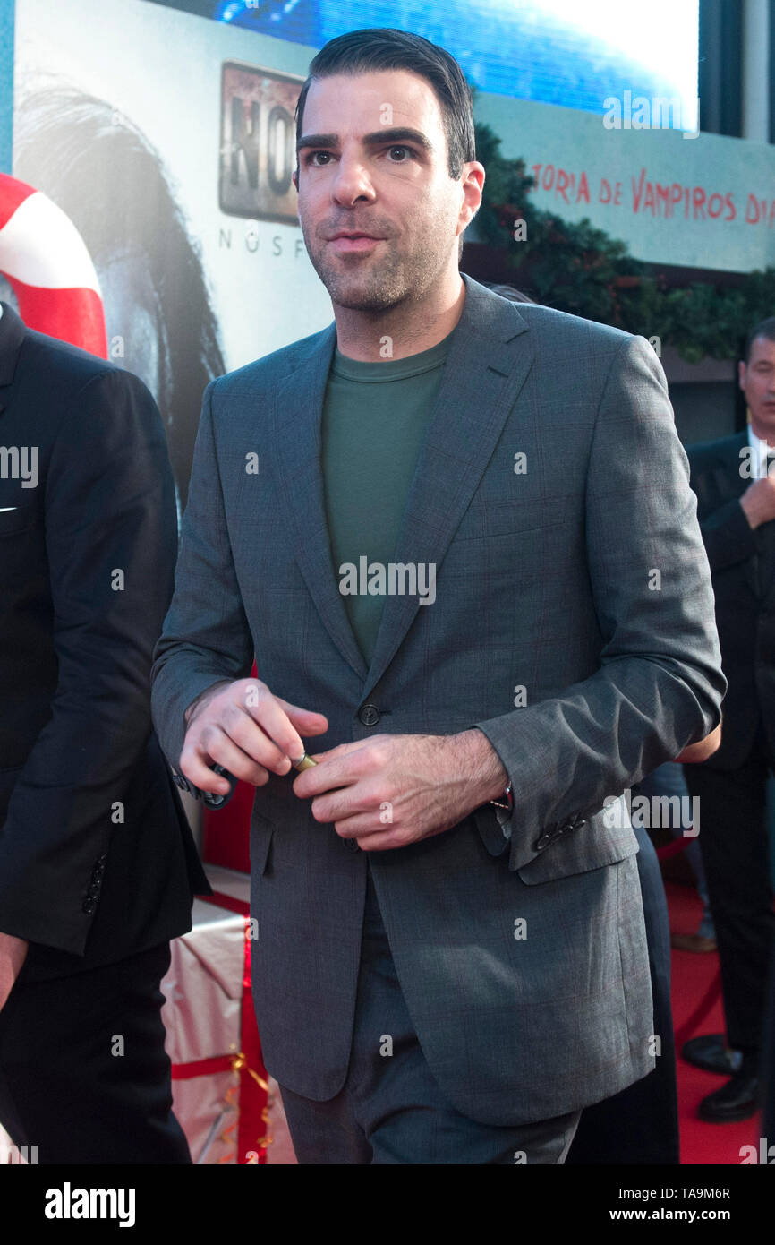 Zachary quinto sylar hi-res stock photography and images - Alamy