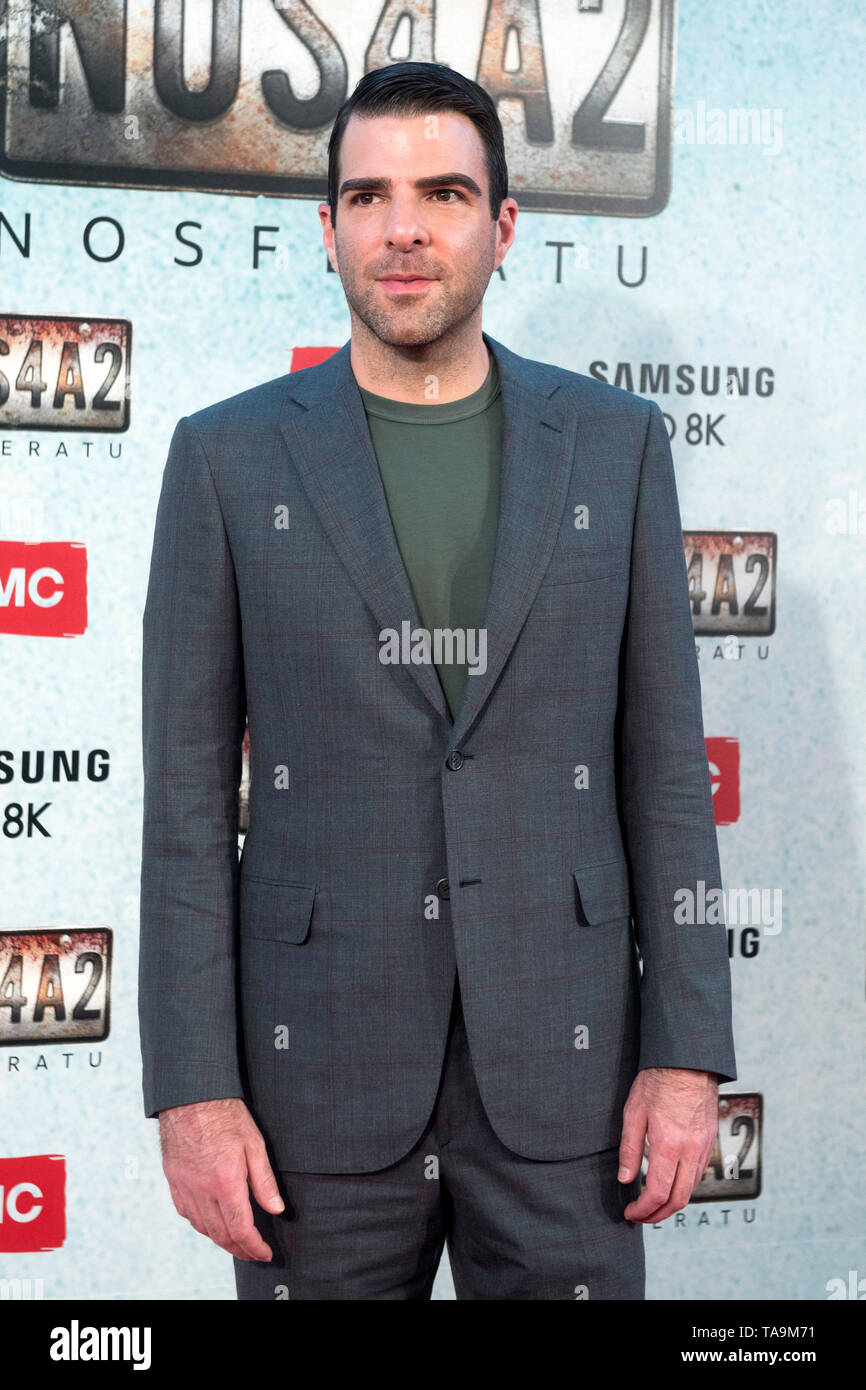 Zachary quinto sylar hi-res stock photography and images - Alamy