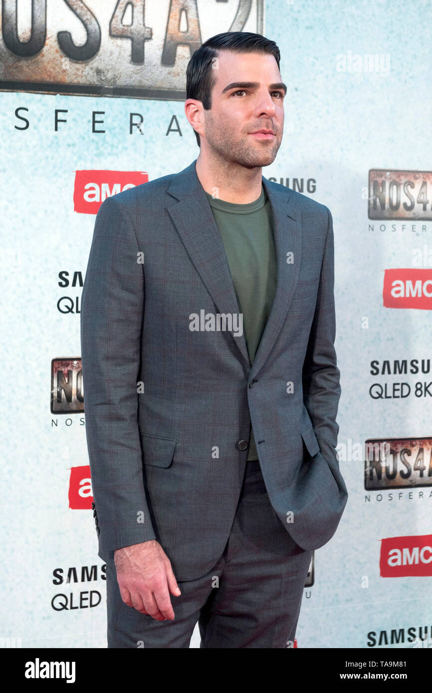 Zachary quinto sylar hi-res stock photography and images - Alamy