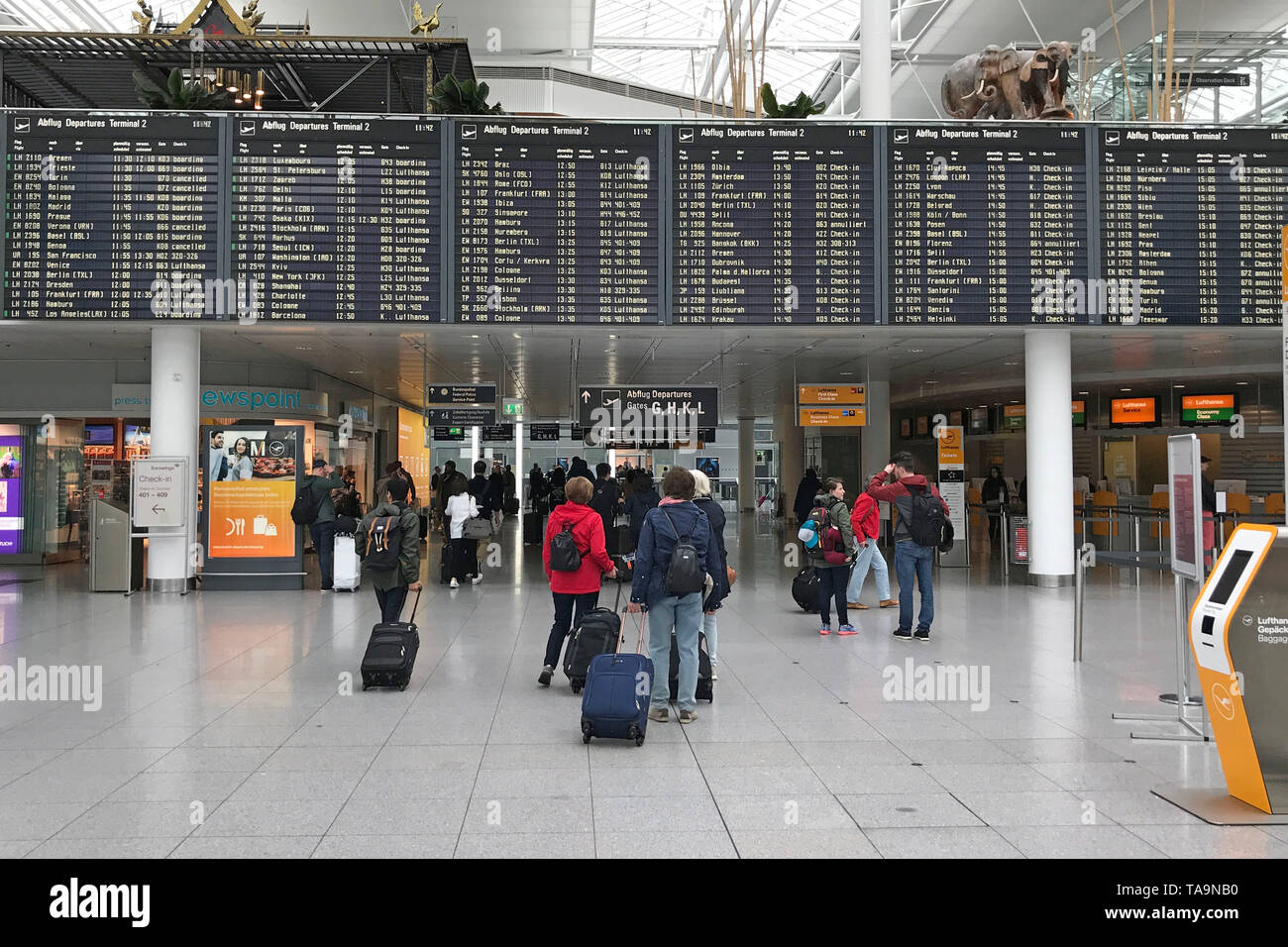 Muenchen airport terminal 2 hi-res stock photography and images - Alamy