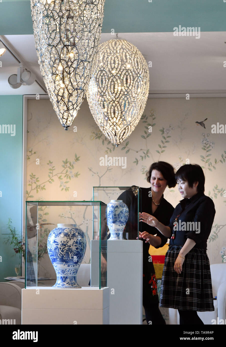 Outbound china hi-res stock photography and images - Alamy