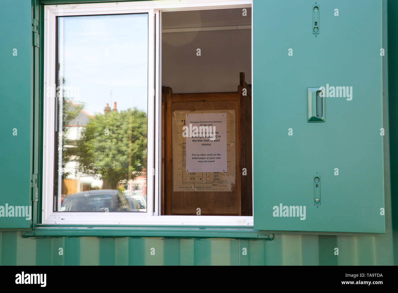 Inside polling day uk hi-res stock photography and images - Alamy