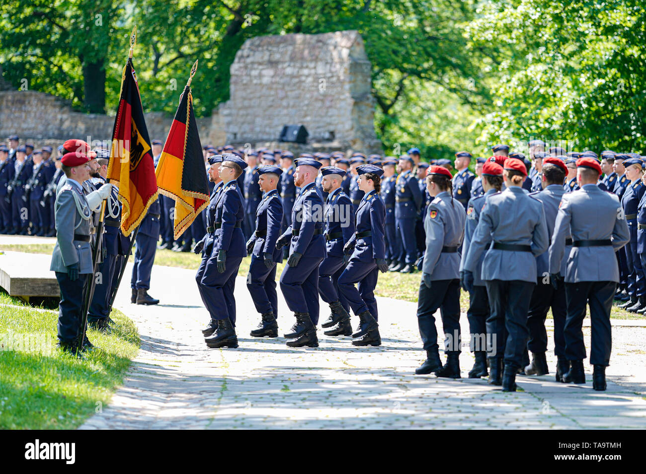 Neustadt, Germany. 23rd May, 2019. Recruits of the Germersheim Air ...