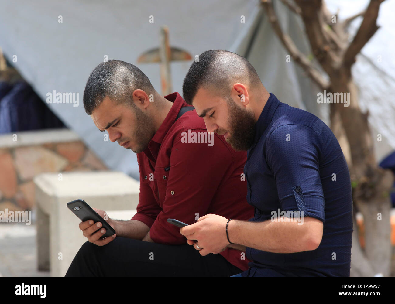 Gaza. 22nd May, 2019. Palestinian young men Amin Abed (L) and Mohammed ...