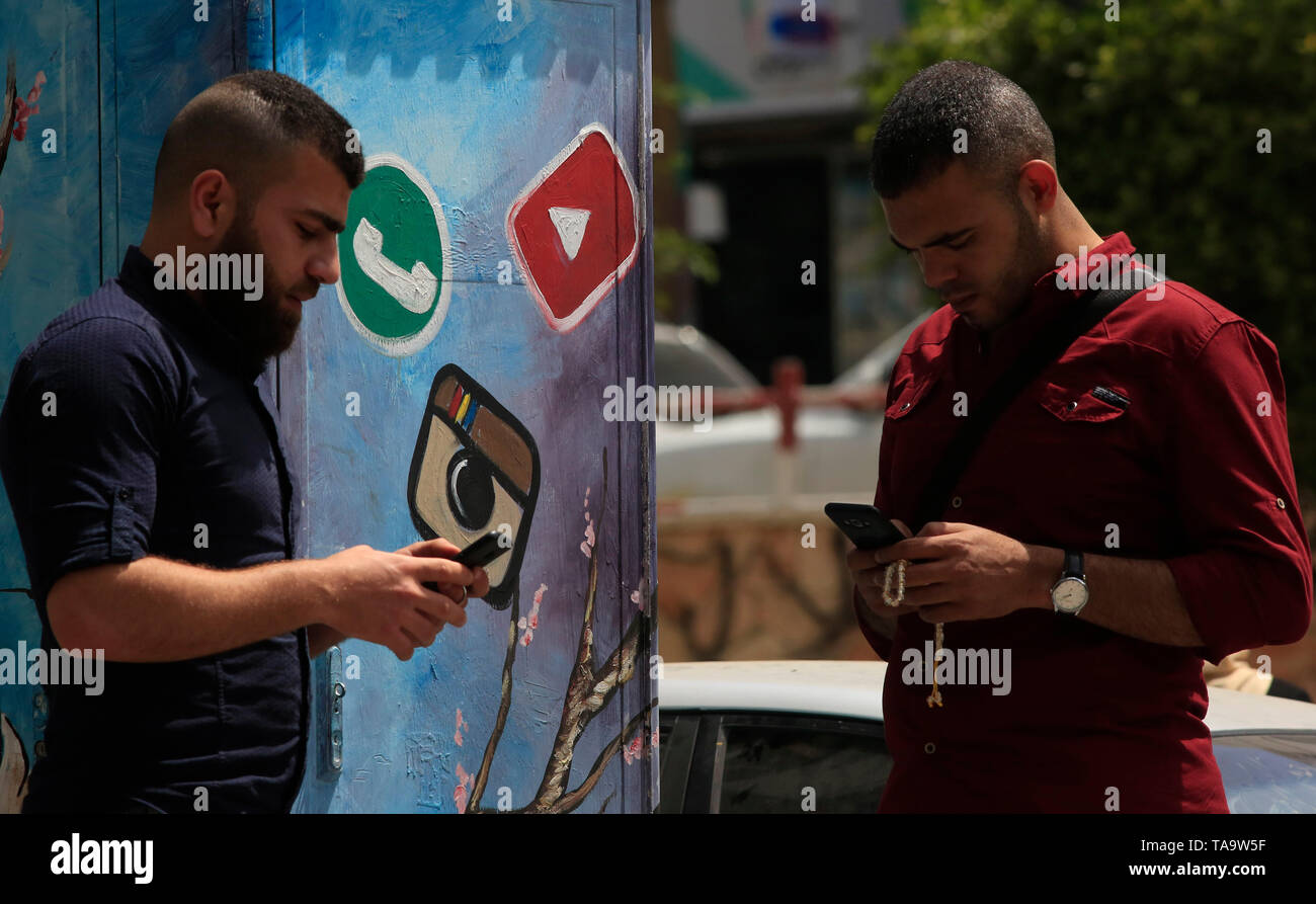 Gaza. 22nd May, 2019. Palestinian young men Amin Abed (R) and Mohammed ...