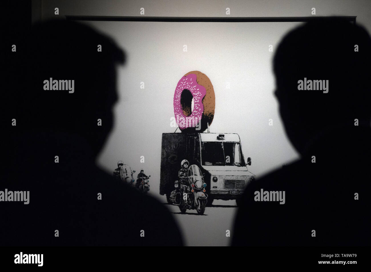 Malaga, Spain. 23rd May, 2019. Visitors seen looking at a painting ...