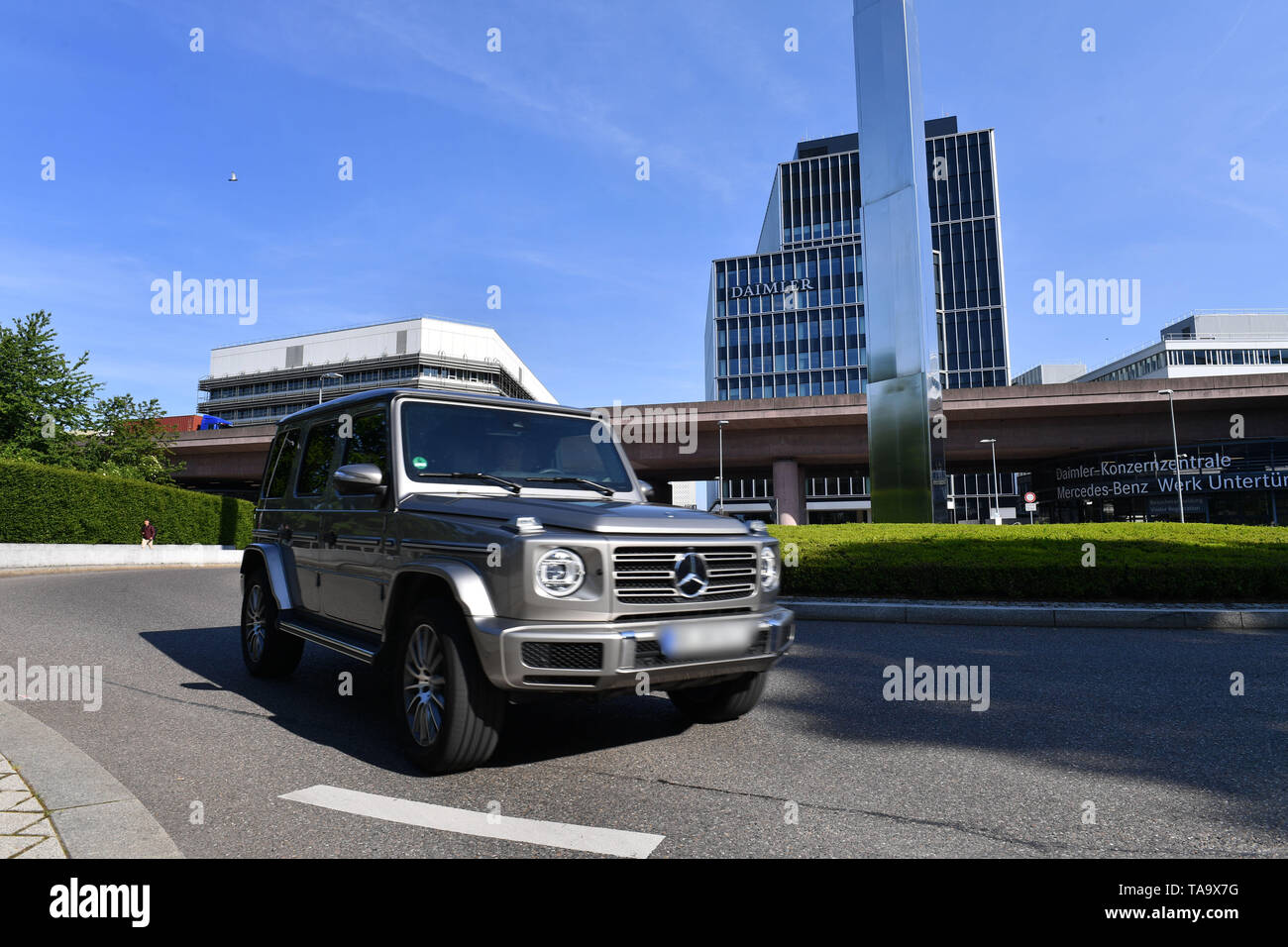 Daimler group headquarters hi-res stock photography and images - Alamy