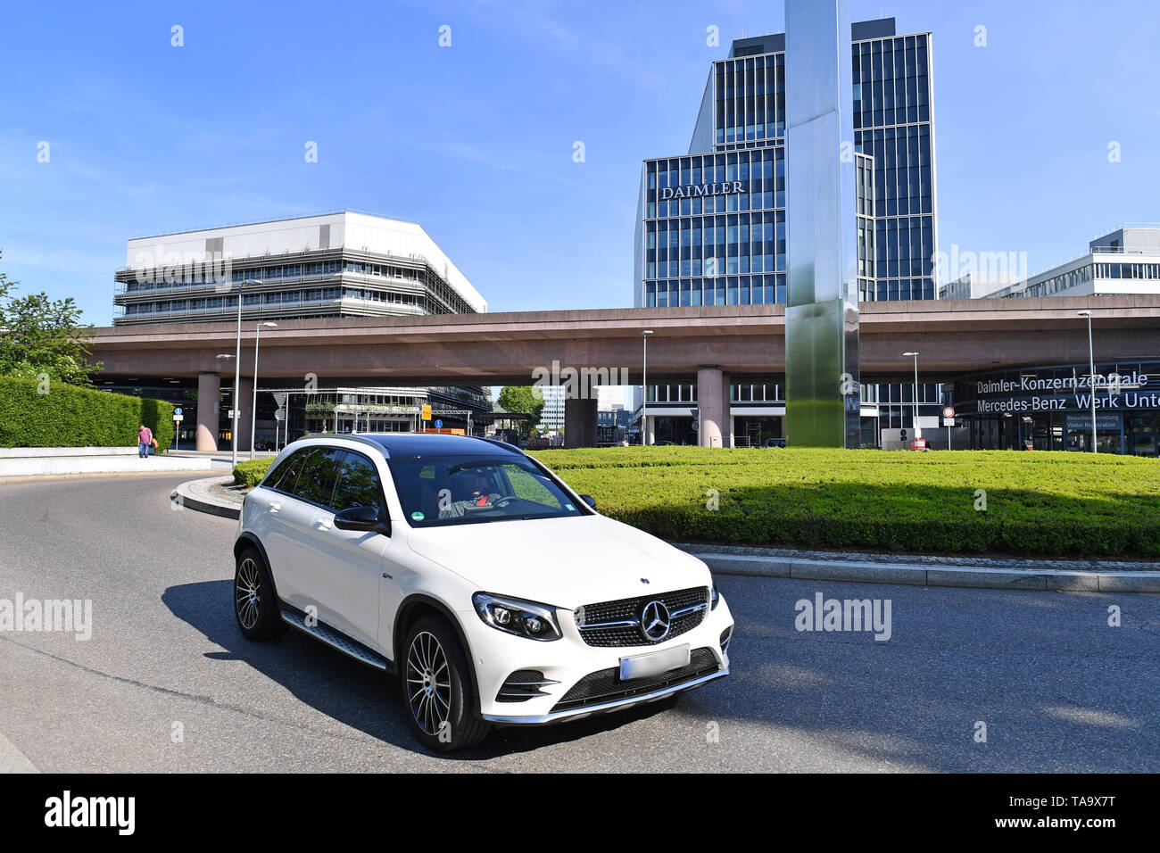Daimler corporate headquarters hi-res stock photography and images - Alamy
