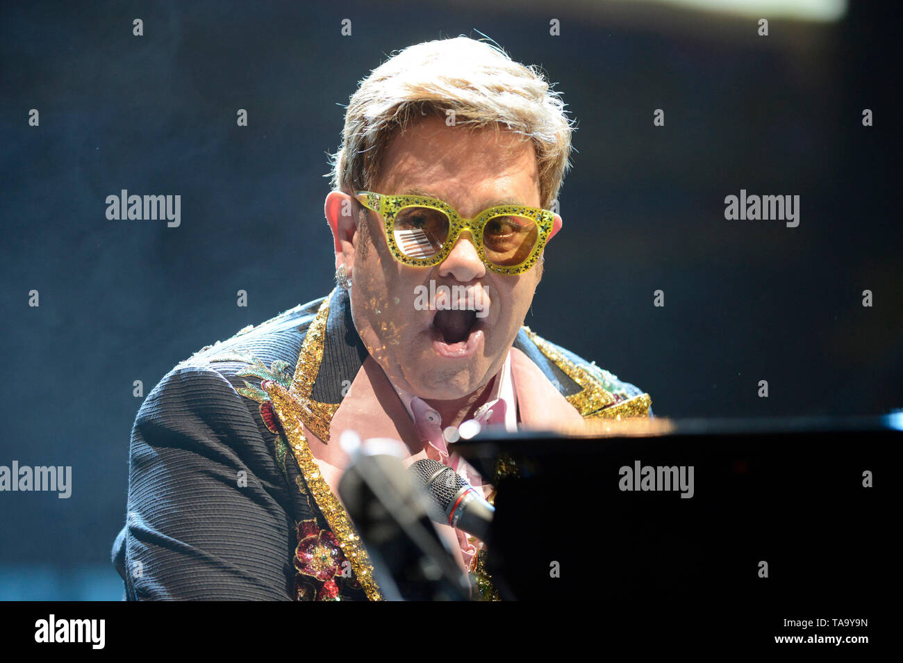 Elton John performs live on stage during the 'Farewell Yellow Brick ...