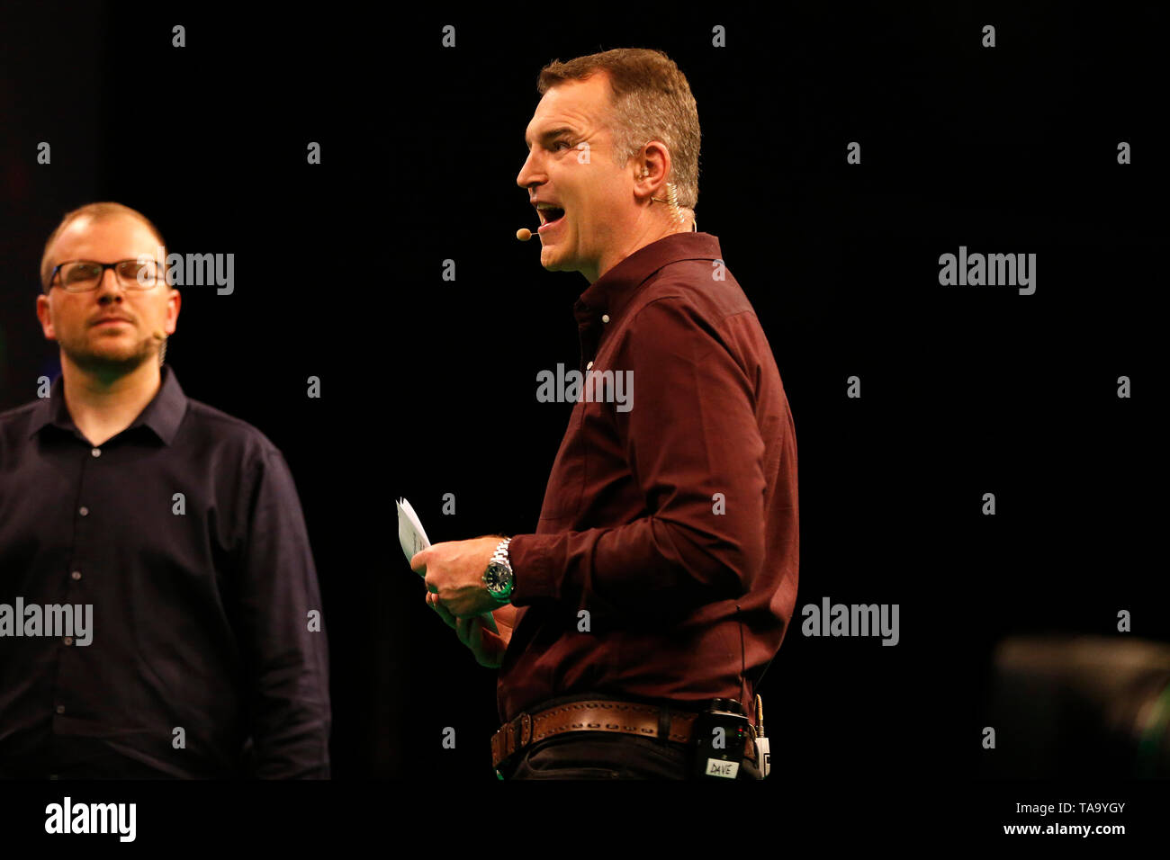 Dave clark darts hi-res stock photography and images - Alamy