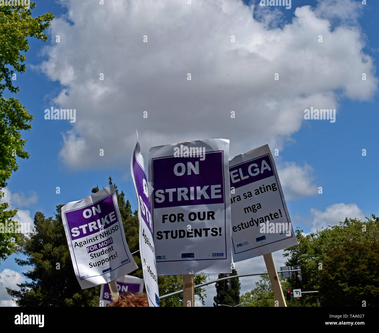 On strike picket signs hi-res stock photography and images - Alamy
