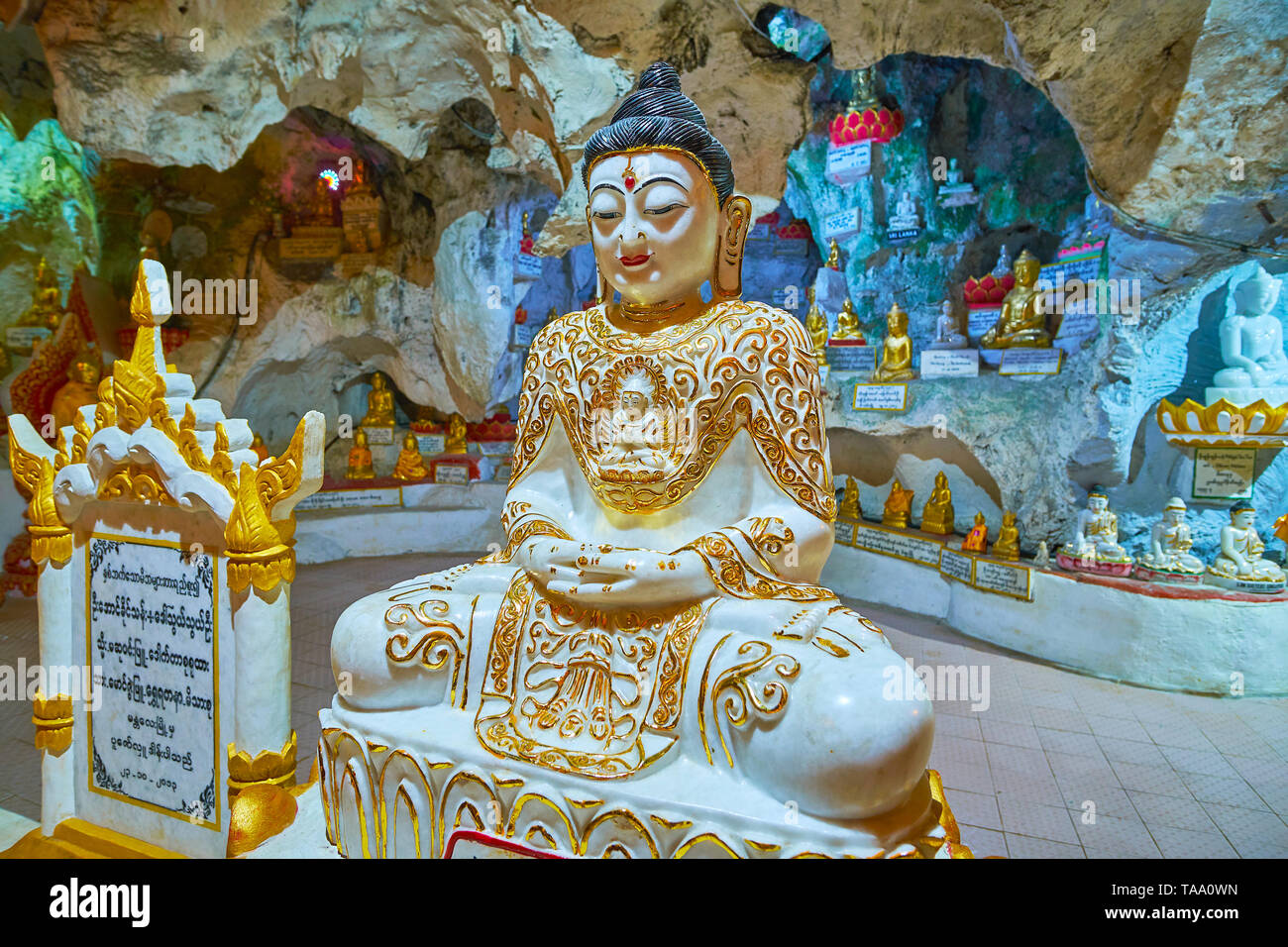Porcelain sculpture image hi-res stock photography and images - Alamy