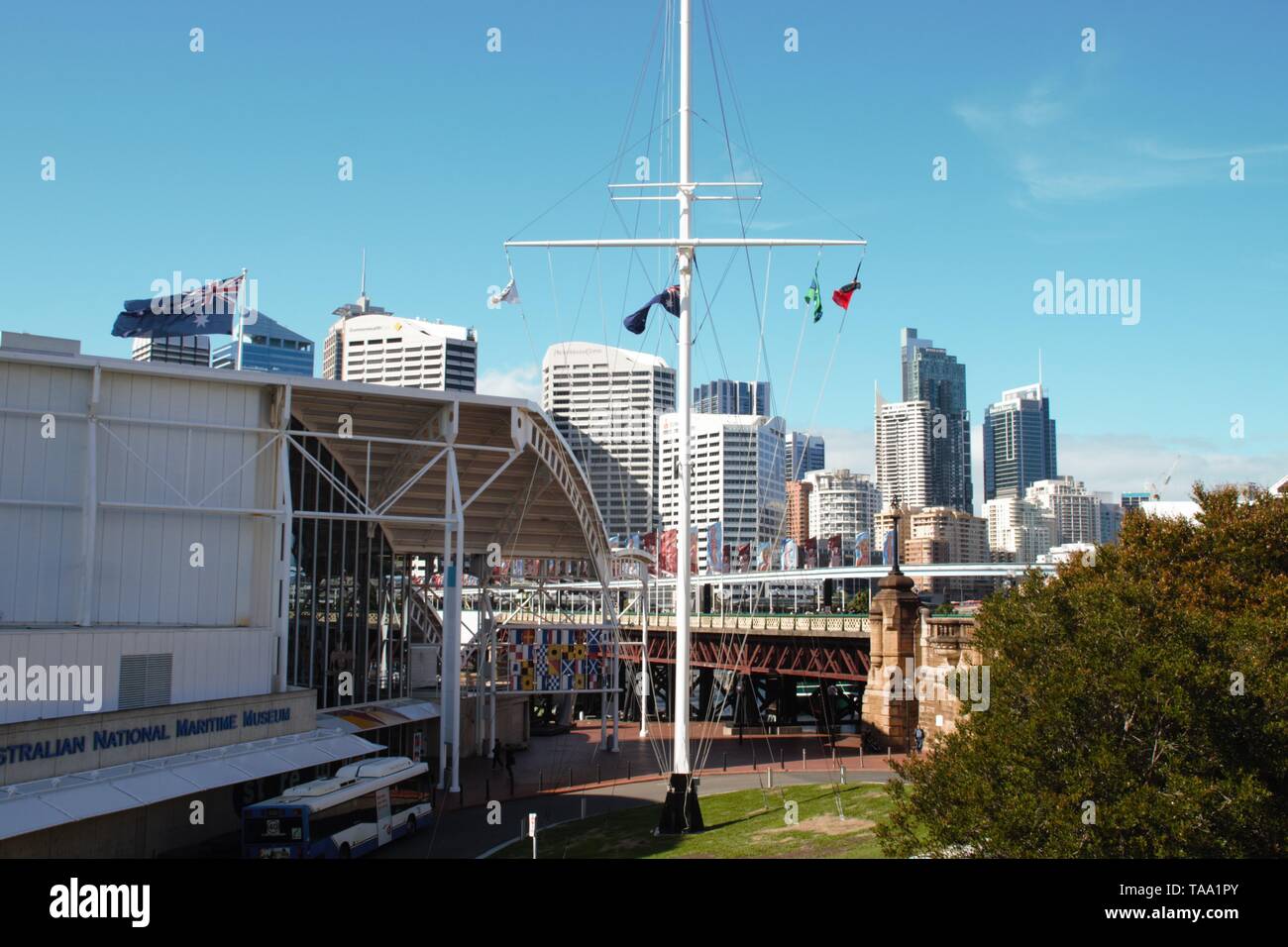 Blue sky, white skyscrapers, clean air – typical Sydney skyline Stock ...