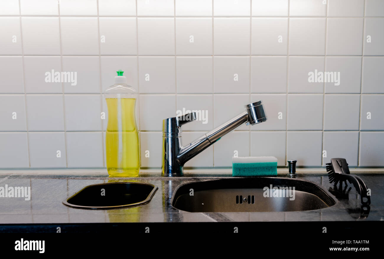 Dishwashing liquid hi-res stock photography and images - Alamy