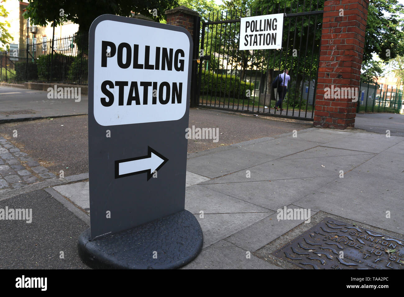 Stamford station sign hi-res stock photography and images - Alamy