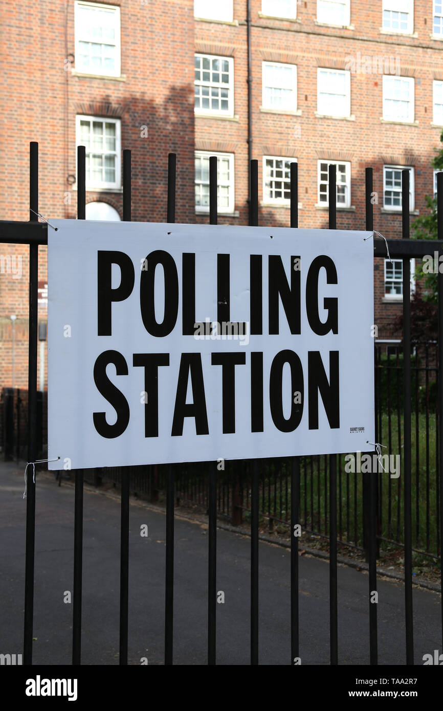 Stamford station sign hi-res stock photography and images - Alamy