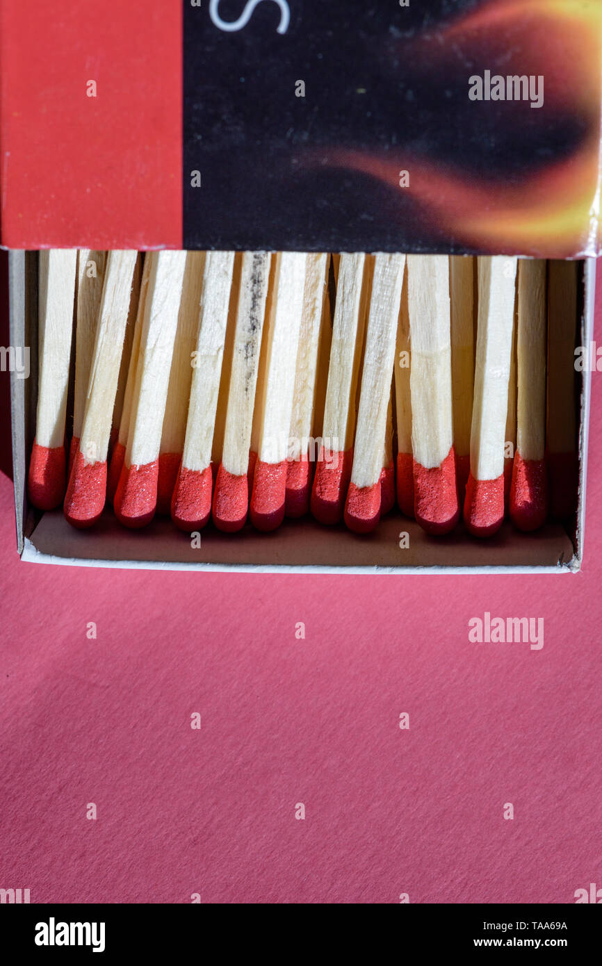 An issue box of matches hi-res stock photography and images - Alamy