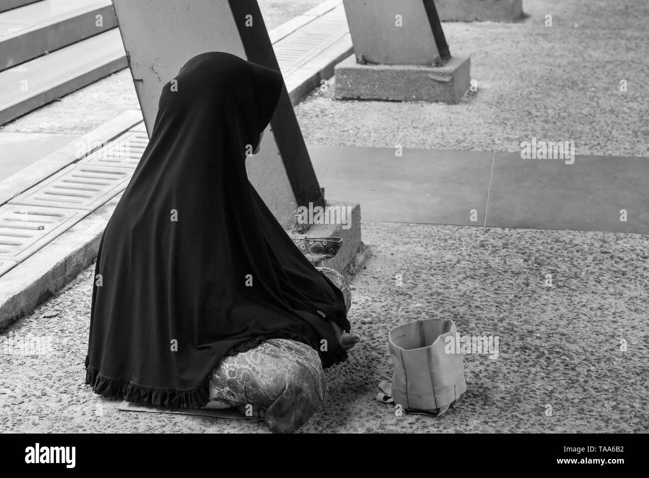 Issues poverty beggars hi-res stock photography and images - Alamy