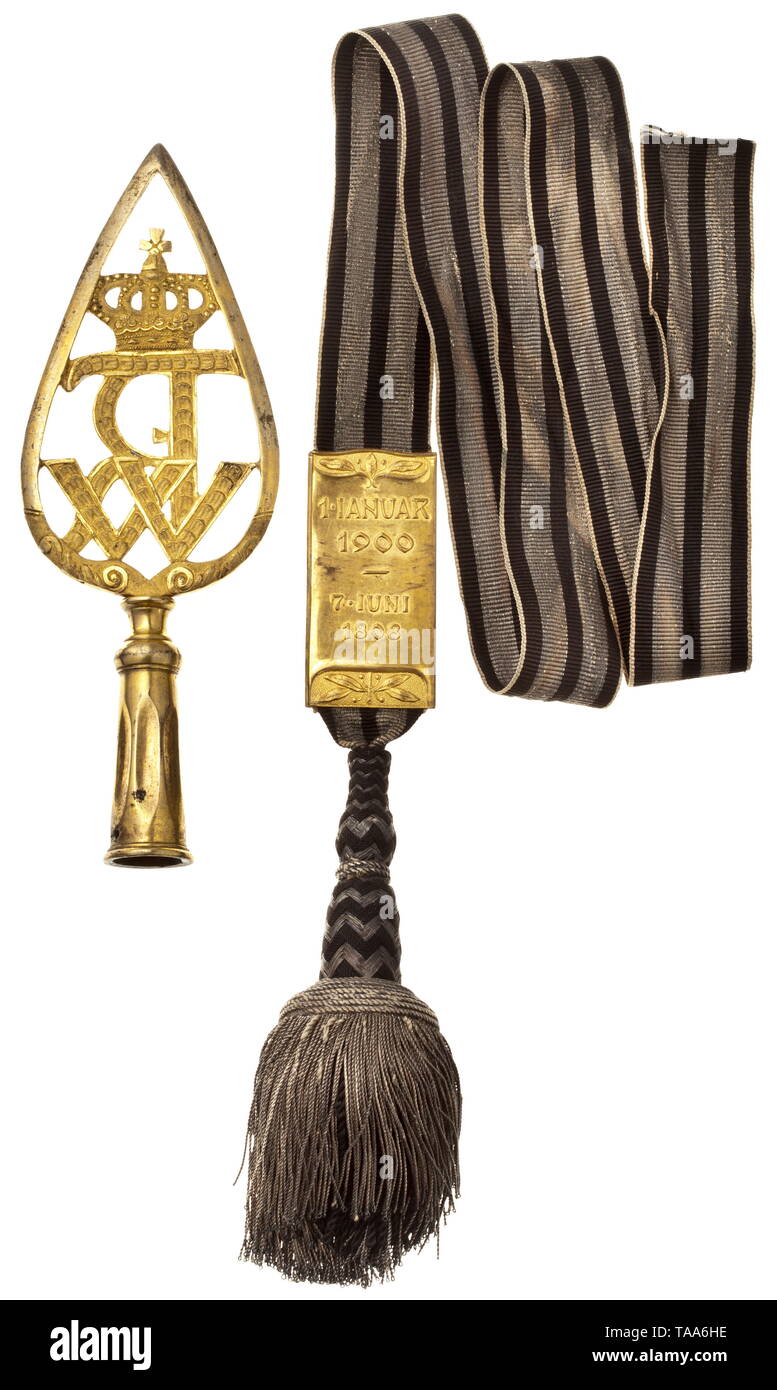 Crown on finial hi-res stock photography and images - Alamy