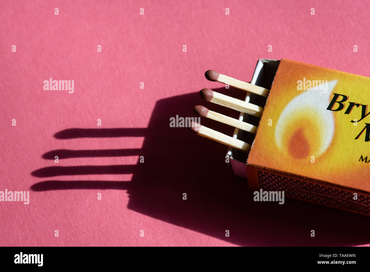 An issue box of matches hi-res stock photography and images - Alamy